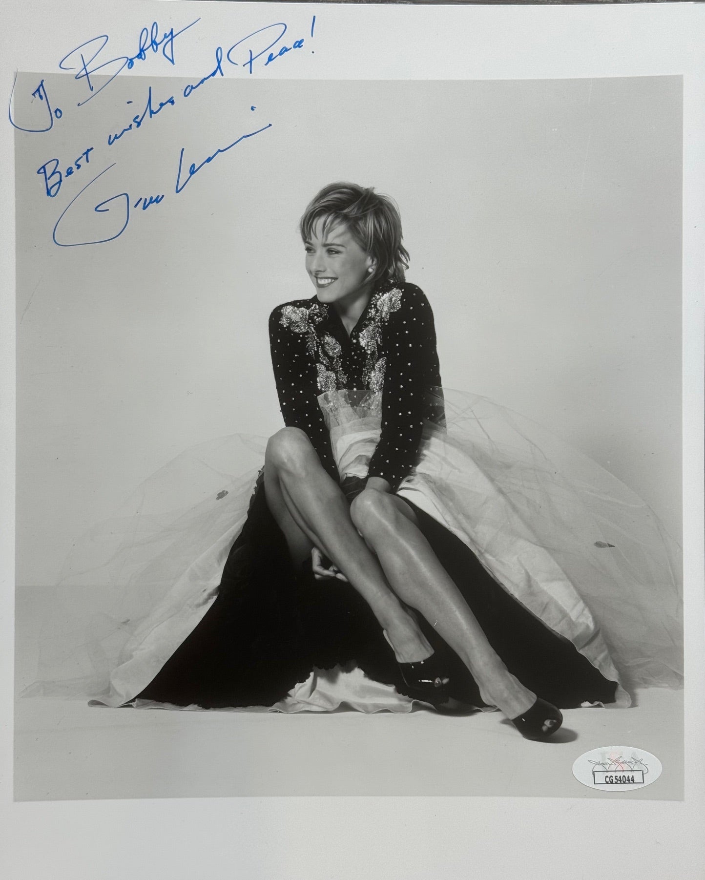 Tea Leoni Autographed 8x10 Celebrity Photo (JSA) | Hollywood Collectibles