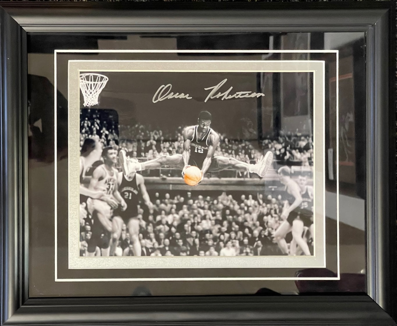 Oscar Robertson Autographed 8x10 Framed Basketball Photo | Hollywood ...